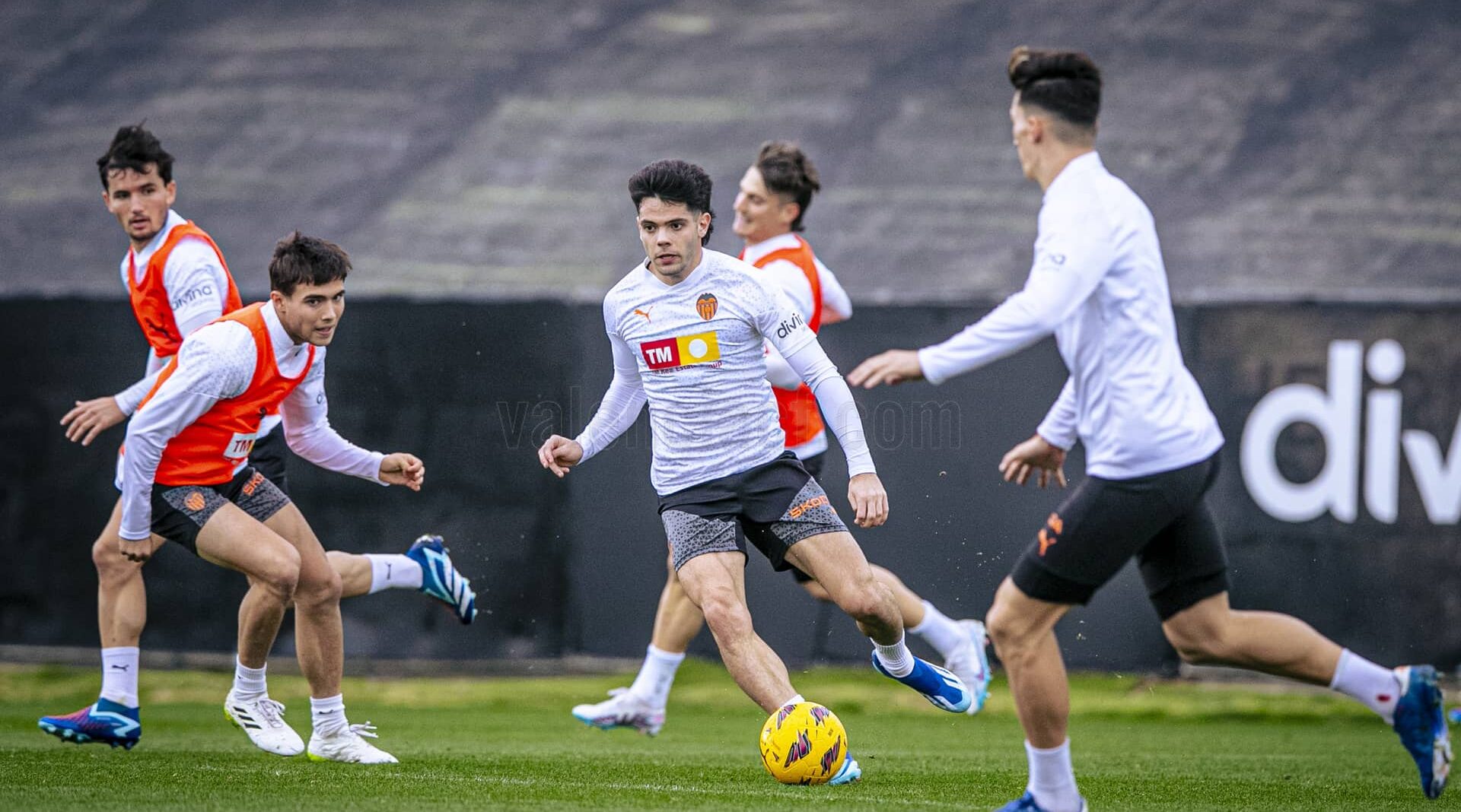 Una plantilla extremadamente ajustada se enfrenta al Barça - Tribuna ...