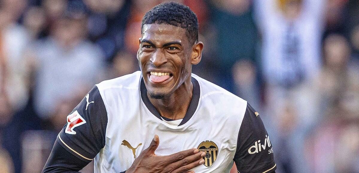 Mosquera vuela a Londres traspasado al Arsenal - Tribuna Deportiva